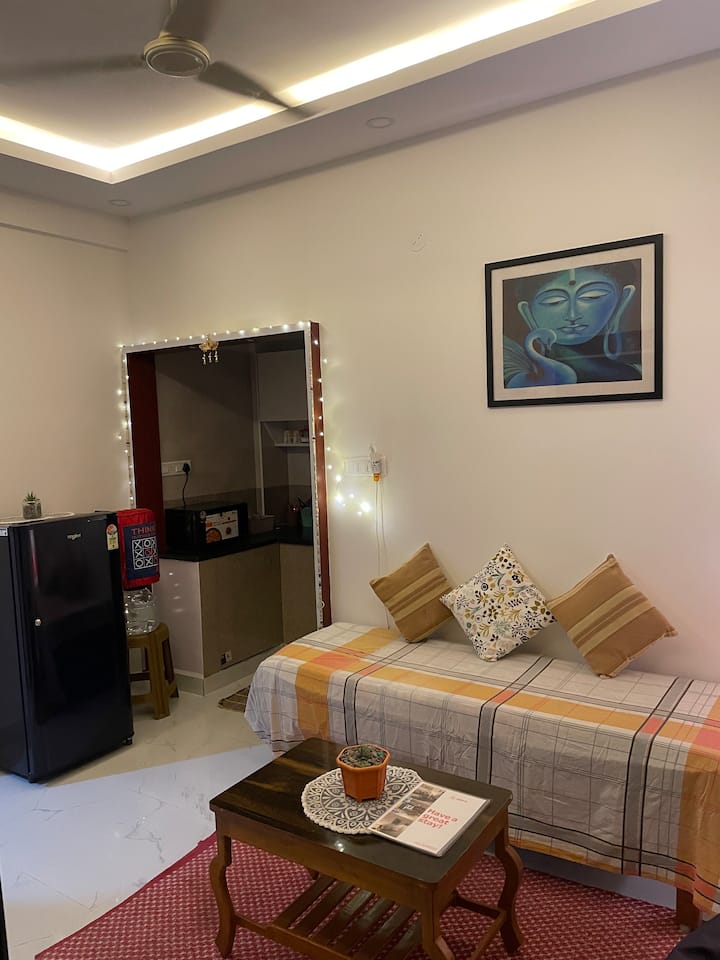 Sunshine Retreat2- Ekansh Residence: 1 Bedroom Apt - Bangalore