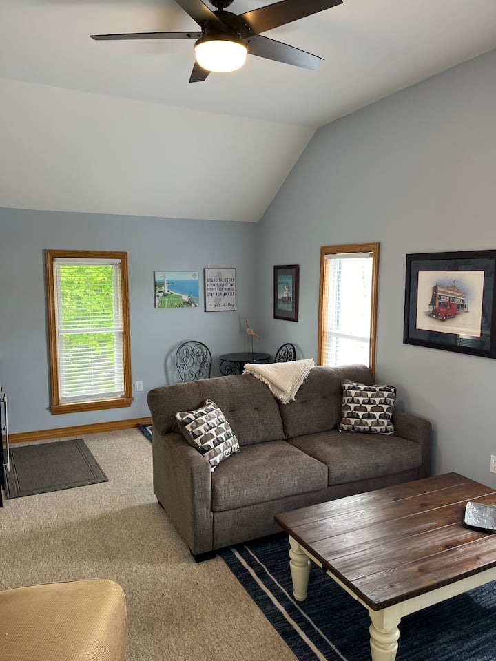 Toledo House Guest Suite C - Middle Bass Island State Park, Middle Bass