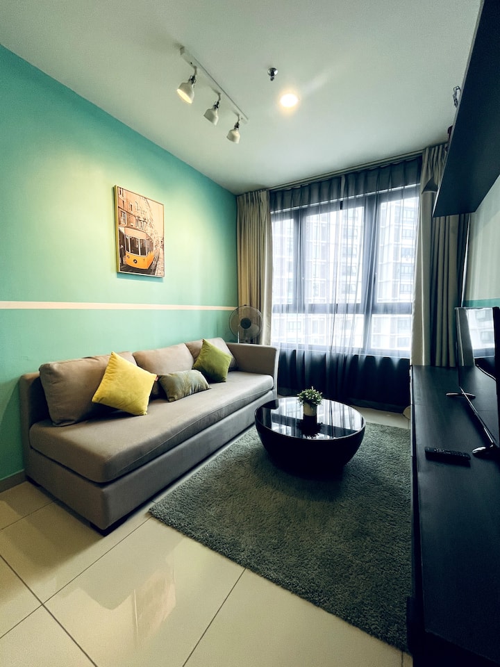 Snazzy Homes @ I-city (Wifi, Tv Box, 1 Carpark) - Setia Alam