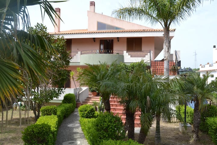 Appartamento In Villa A Noto - Noto