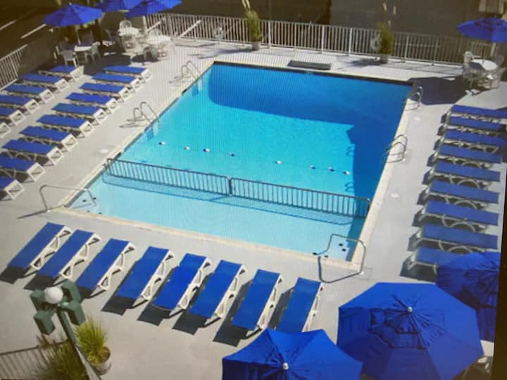 Central Location! Beach! Boards! Huge Pool! - North Wildwood, NJ