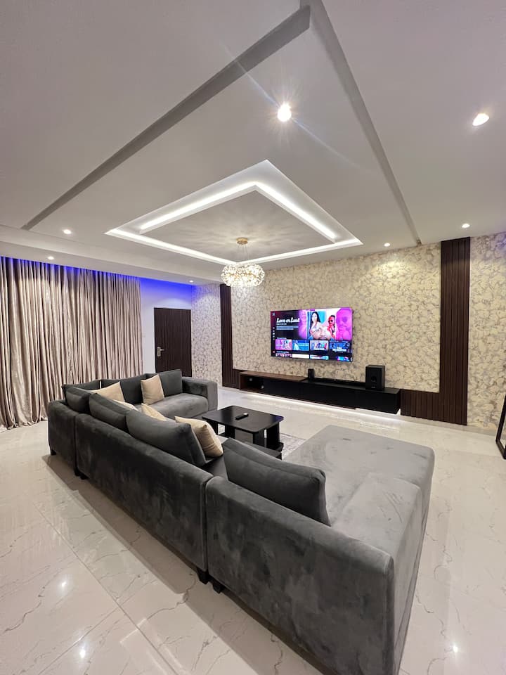 3 Bedroom Apt In Abuja With 24h Power, Wifi, Ps5 - Abuja