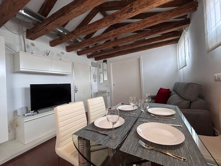 Emblematic Flat In Madrid Central - Madrid