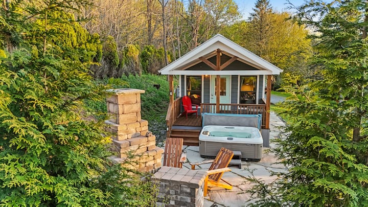 Tiny 1-br | 3 Mins To App Ski Mtn | Dog Friendly - Boone, NC