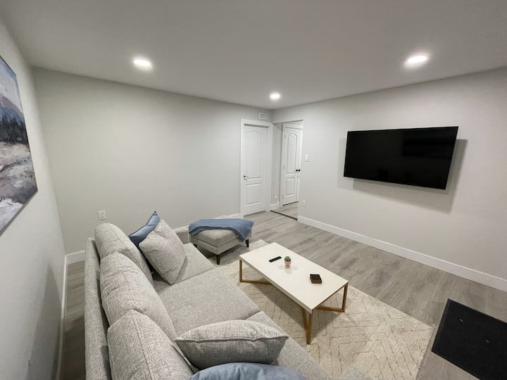 2br-ground Level Unit-10 Min Hwy - Surrey, BC