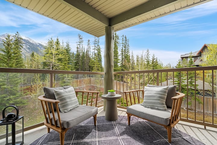 Cozy Canmore Mountain Retreat - Canmore
