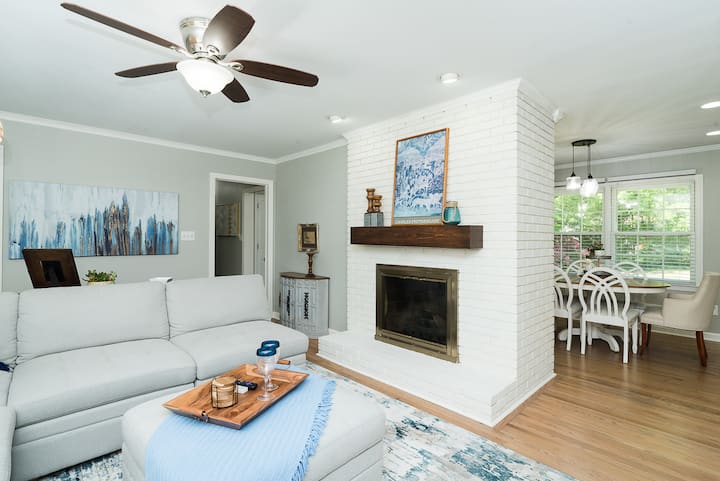 Stylish Ranch- Walkable To Downtown Cary - Cary, NC