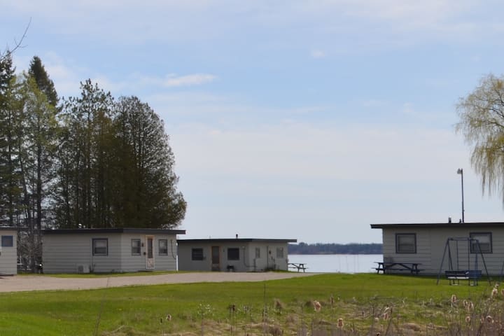 Stemac's Bayview Cabin 1 - Gladstone, MI