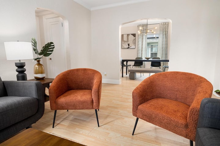 Cozy Mid-century Oasis W/ 2 King Beds - Peoria, IL