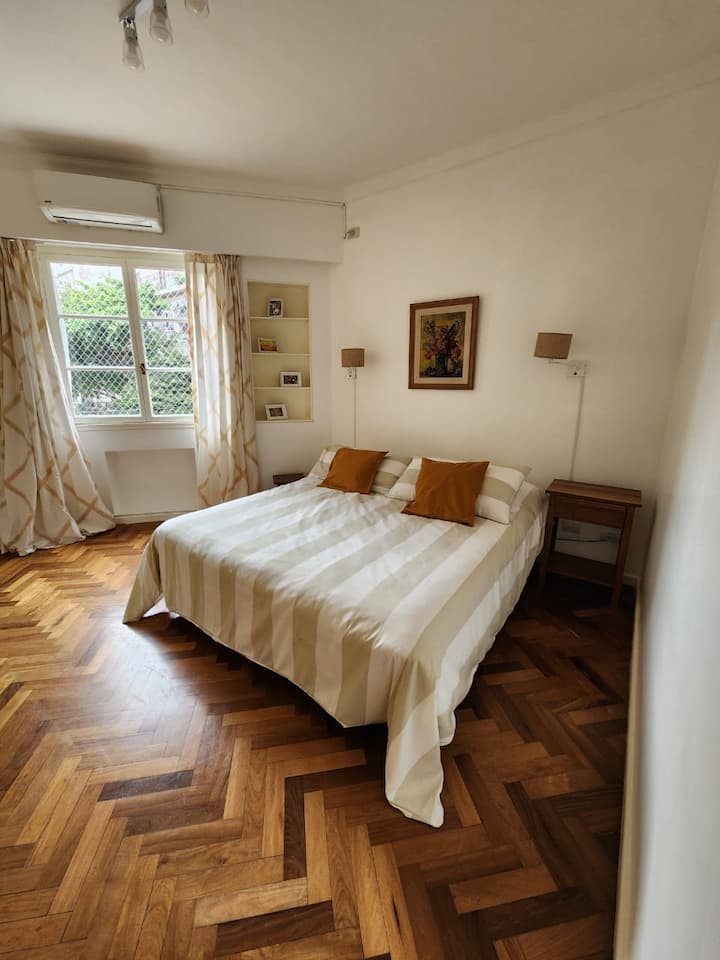 Spacious Apartment In Recoleta With 2 Bathrooms - Argentina