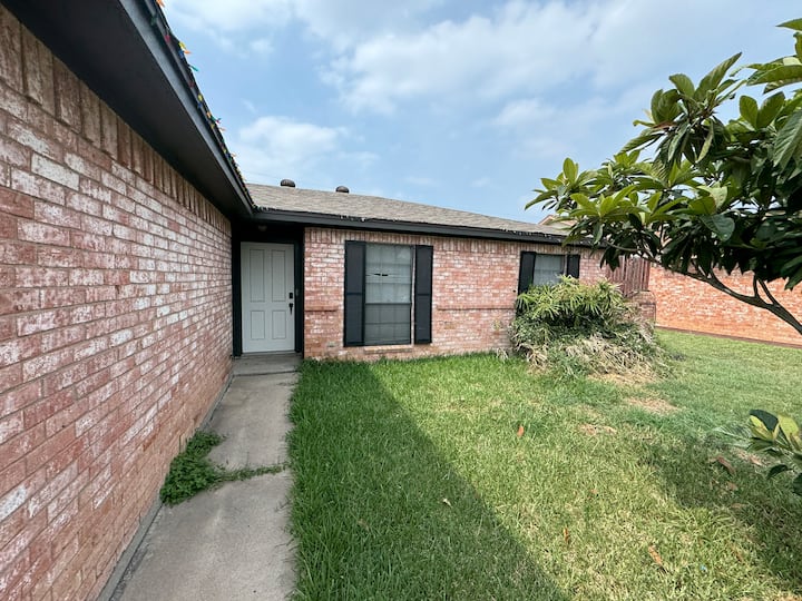 Cozy Room For Your Getaway Needs - Harlingen, TX
