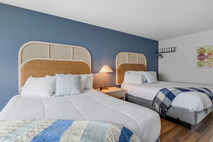 Two Queen Room With Ocean View - Lincoln City, OR