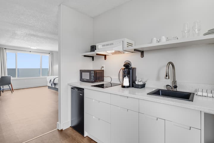 Two Queen Room With Kitchenette - Lincoln City, OR