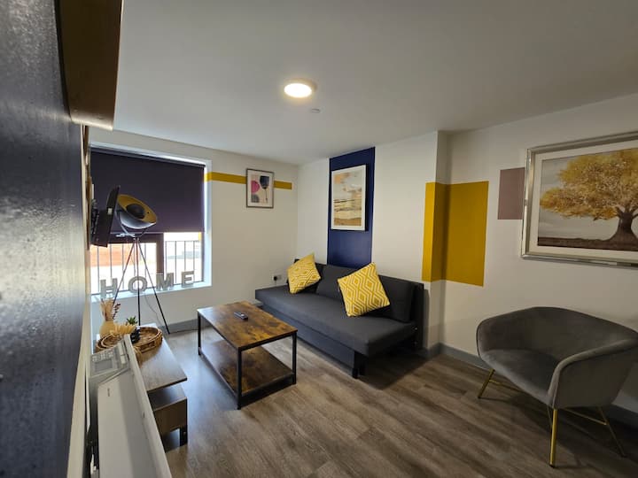 Cozy Retreat – Sleeps 6 | Near Bars & Train - Liverpool