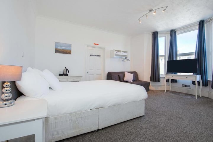 Pier Hotel Standard Triple Room - Clacton-on-Sea