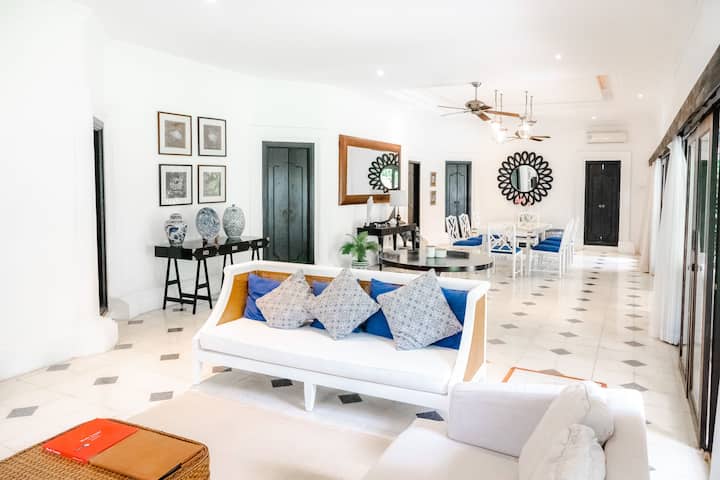 Gorgeous Sanur 4-bedroom Villa - Sanur