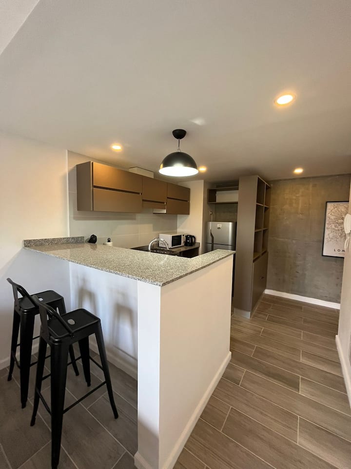 Excelente Departamento Céntrico - Centenario