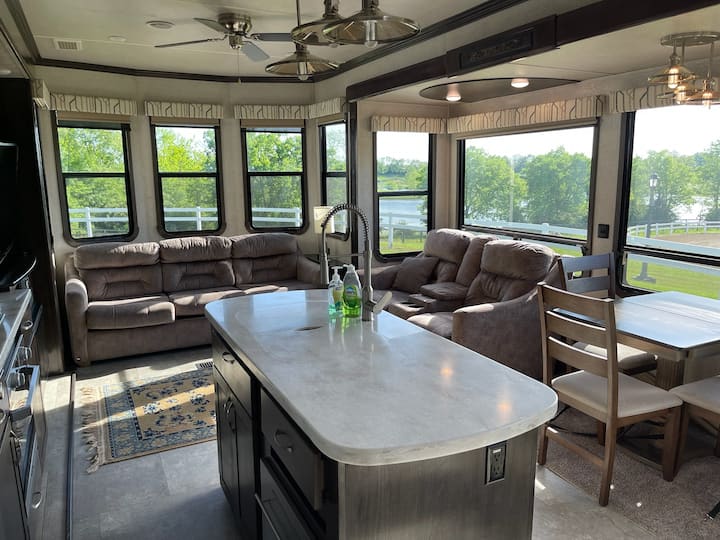 The Cedar Creek Cottage Rv - Lexington, KY