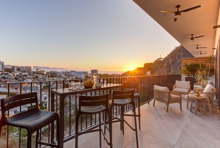 Luxury Penthouse 3 Bed Condo With Views, Pools. - Puerto Vallarta