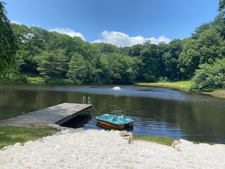Stunning Home On 3-acre Private Pond - Bridgewater, CT