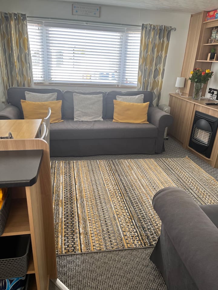 Cosy Caravan In Holiday Park - Helston