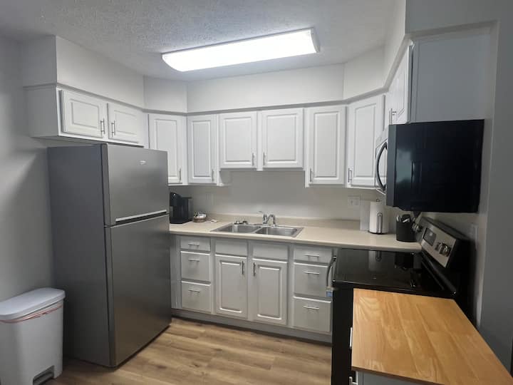 Apt 2 - Near Hospital City Comfort - Lansing, MI