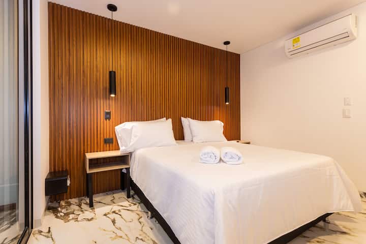 Poblado Top Location, A/c, Common Hot Tub, Art 312 - Medellín
