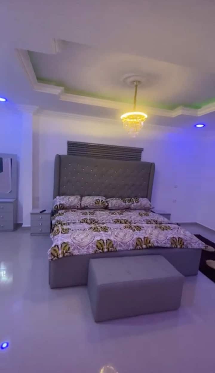 3-bedroom
Private On A 5 Bedroom - Benin City