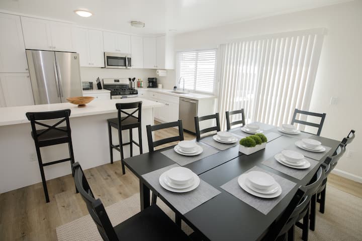 2 Private Masters, New Beds & Furniture, Sleeps 12 - San Diego, CA