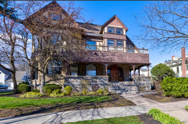 Union Ave Condo -Walk To Track! - Saratoga Springs, NY