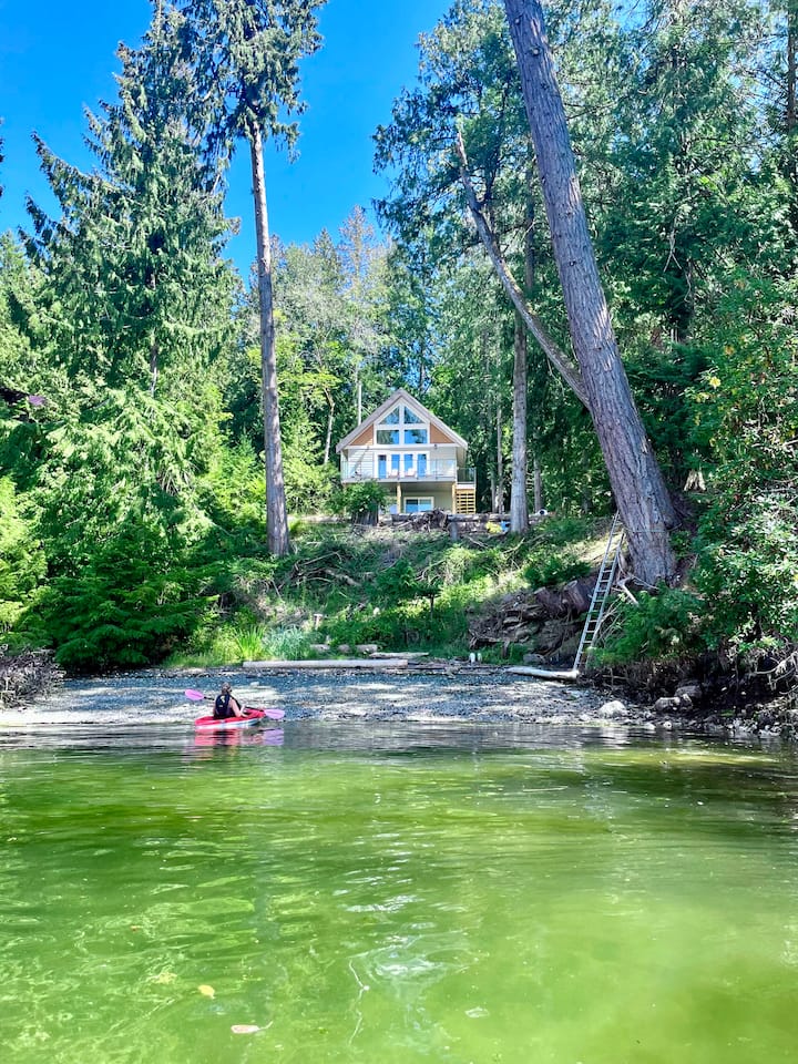 Saltspring Island Beach House - Sidney