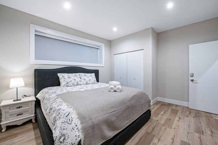 Modern Comfort: Stylish 3-bdr | Private Suite - Ladner