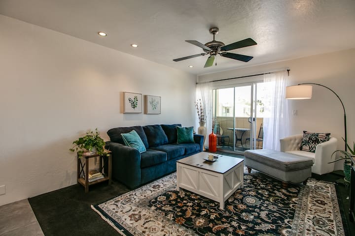 Old Town Scottsdale 1 Bdrm Condo!  Prime Location! - Scottsdale, AZ