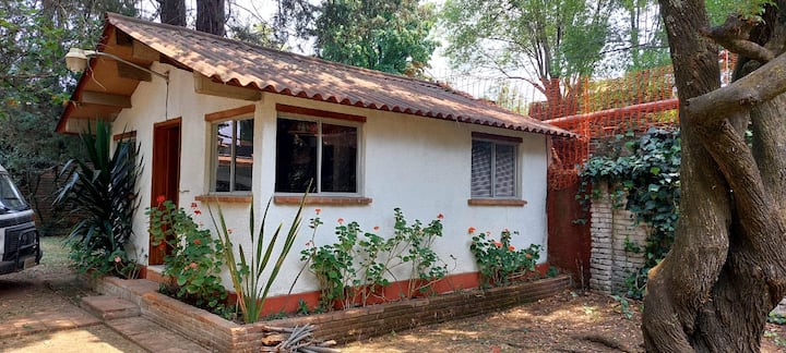 Linda Casita Rodeada De Jardín - Ciudad de México