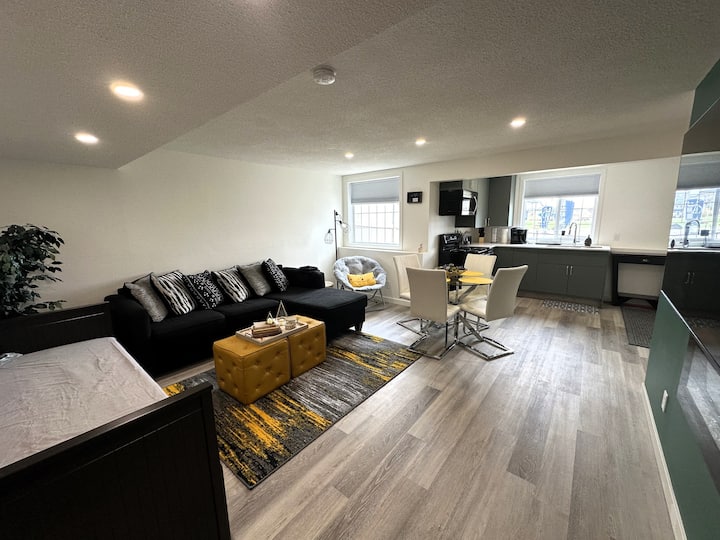 1-bedroom Private Suite In Nw! - Calgary