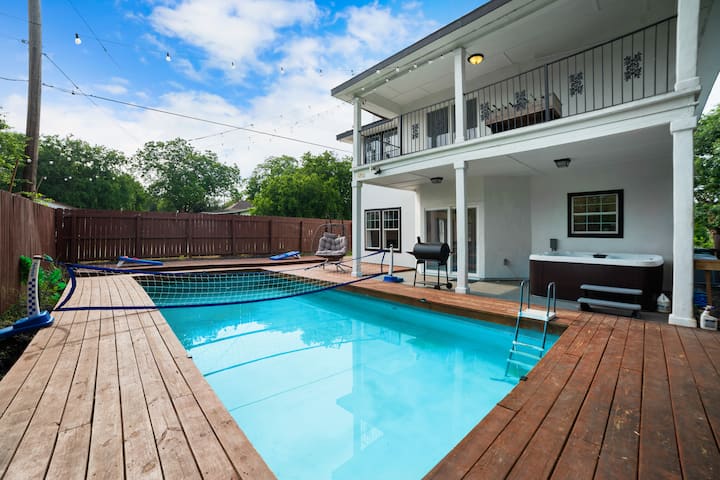 Modern 5br W Pool, Hot Tub, Air Hockey, Ping Pong - San Antonio, TX