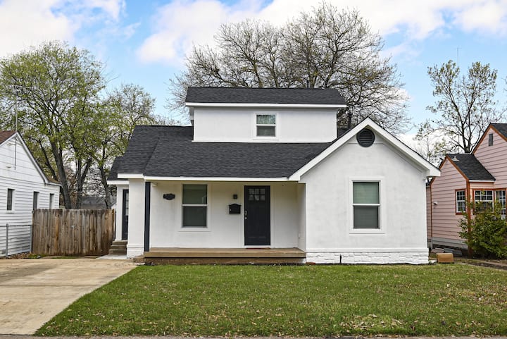 Modern Home In Central Dallas - Dallas, TX