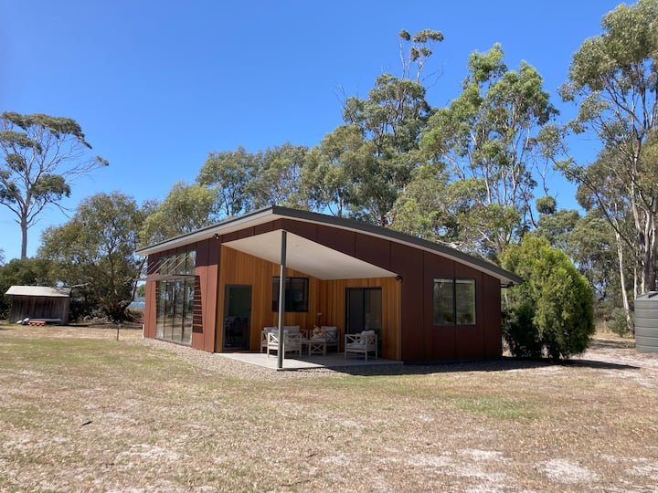Salt House Accommodation - Brand New Bayside Homes - Dunalley