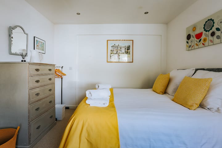 Ensuite Room Near Fistral Beach - Crantock