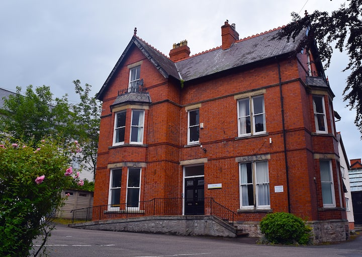 Large Groups Or Families - North Wales