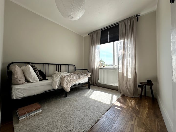 Room-on-sea Too - Southend-on-Sea