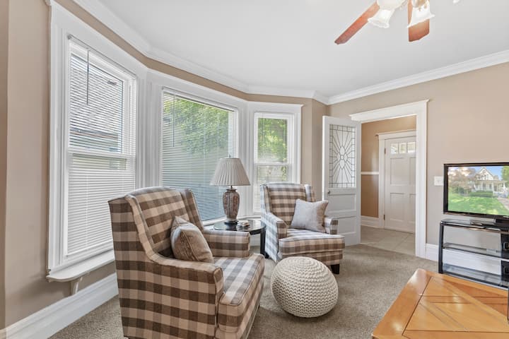 Y Dotte Here - Lincoln Park, MI