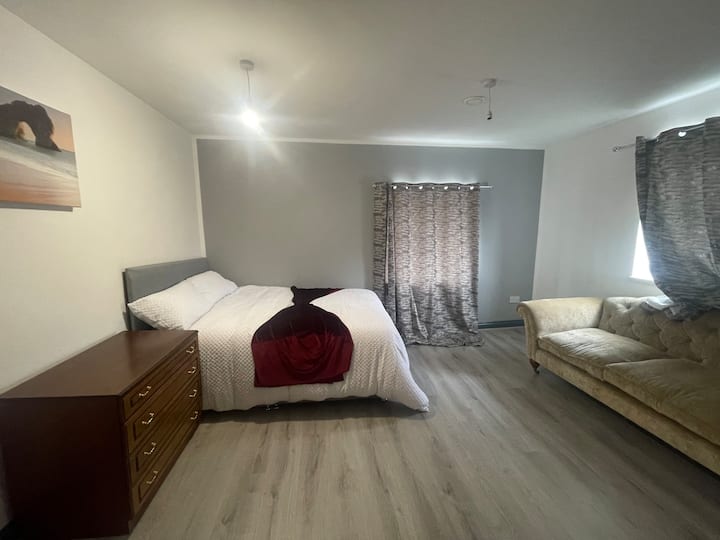 Executive Lodge. - Glossop