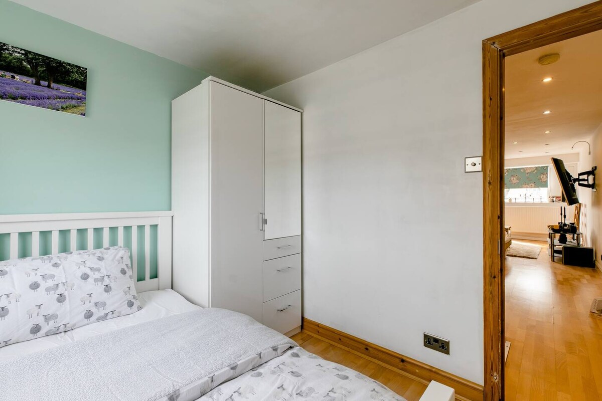 Small Double Bedroom - Apartments for Rent in Greater London, England ...