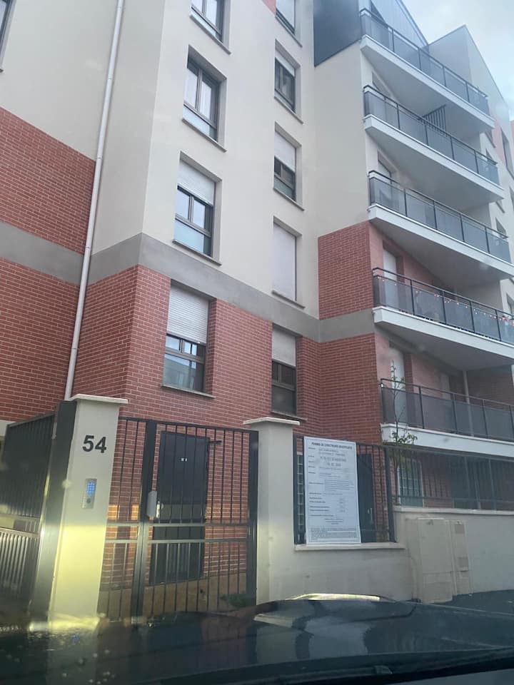 Flat With 2 Rooms Nears Paris - Saint-Denis, France