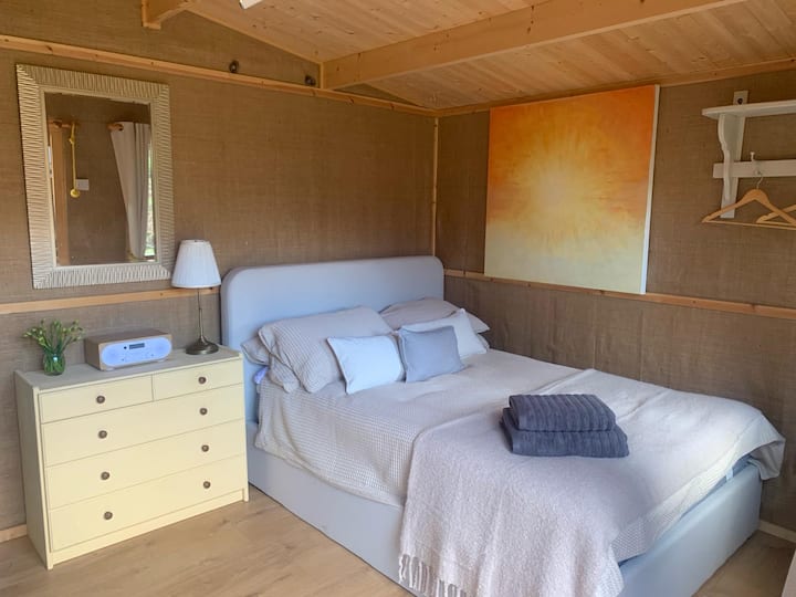 Cosy Cabin & Shepherds Hut - Crowborough