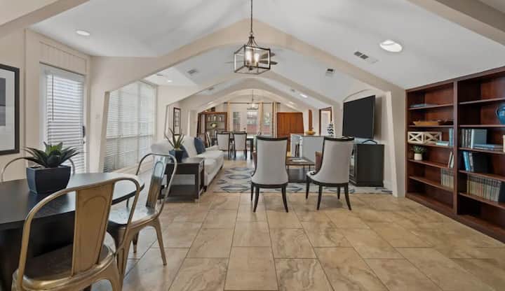 3bd/3.5 Bath, Downtown Waco, Historic Home! - Waco, TX