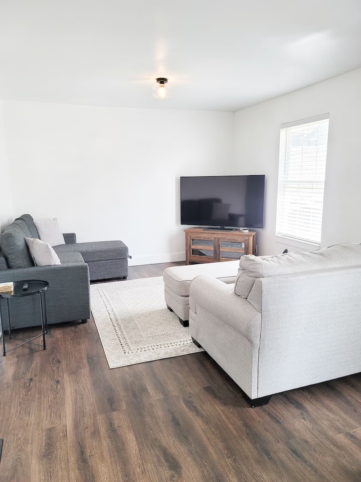 Remodeled Kirkwood Guest House - Kirkwood, MO