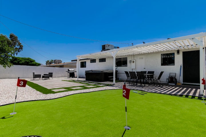 2 Kings • Mini Golf • Jacuzzi • Pet Friendly - Las Vegas Strip, NV
