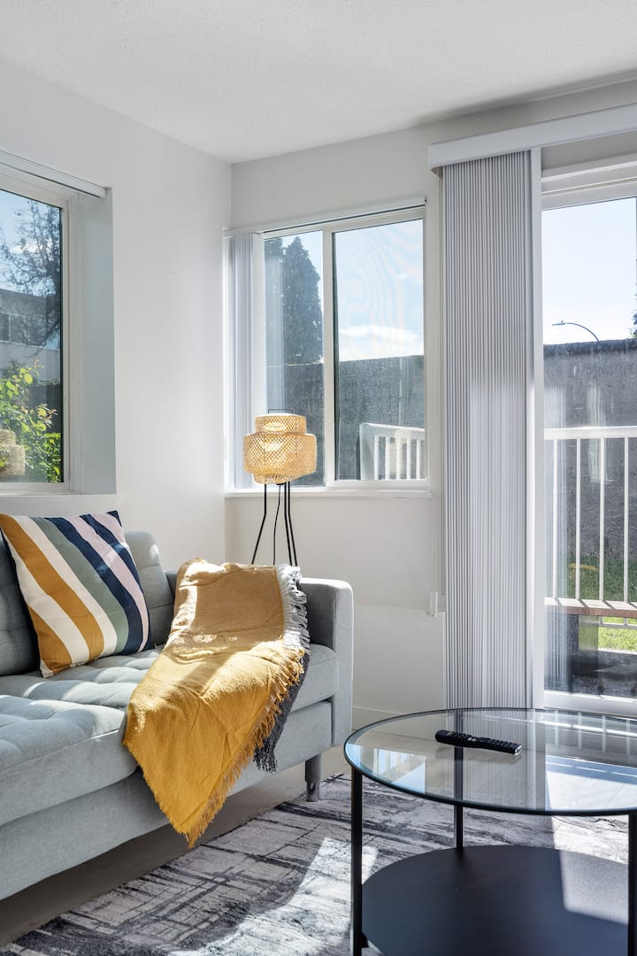 Mount Pleasant Gem - Vibrant 1br Off Of Main St. - Vancouver